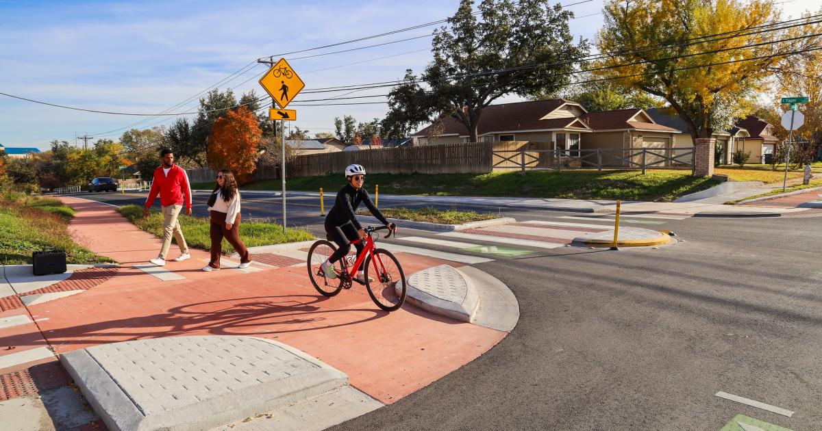 Austin rolls out miles and miles of sidewalk | Urbanize Austin